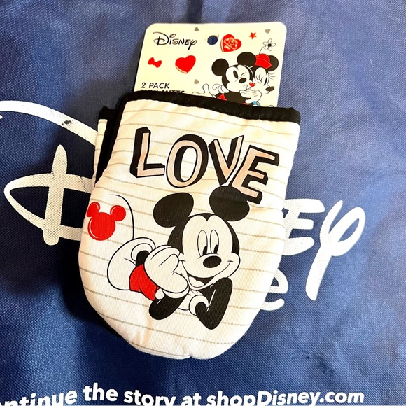 Disney | Kitchen | Disney Mickey Mouse And Minnie 2pk Mini Mitts | Poshmark
